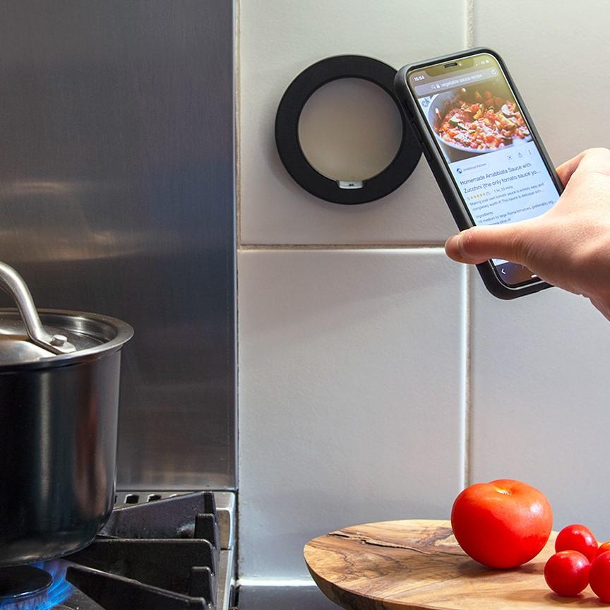 Mous | Are magnets bad for phones?